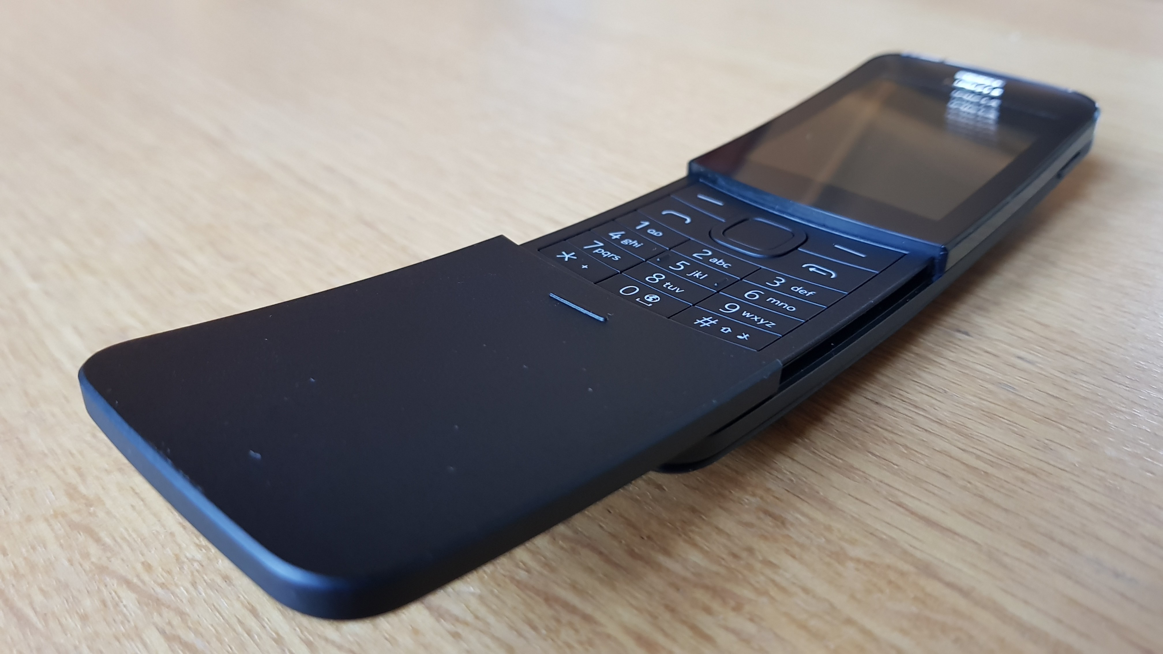 High-tech: le test multimédia et amusé du vintage Nokia 8110 4G!