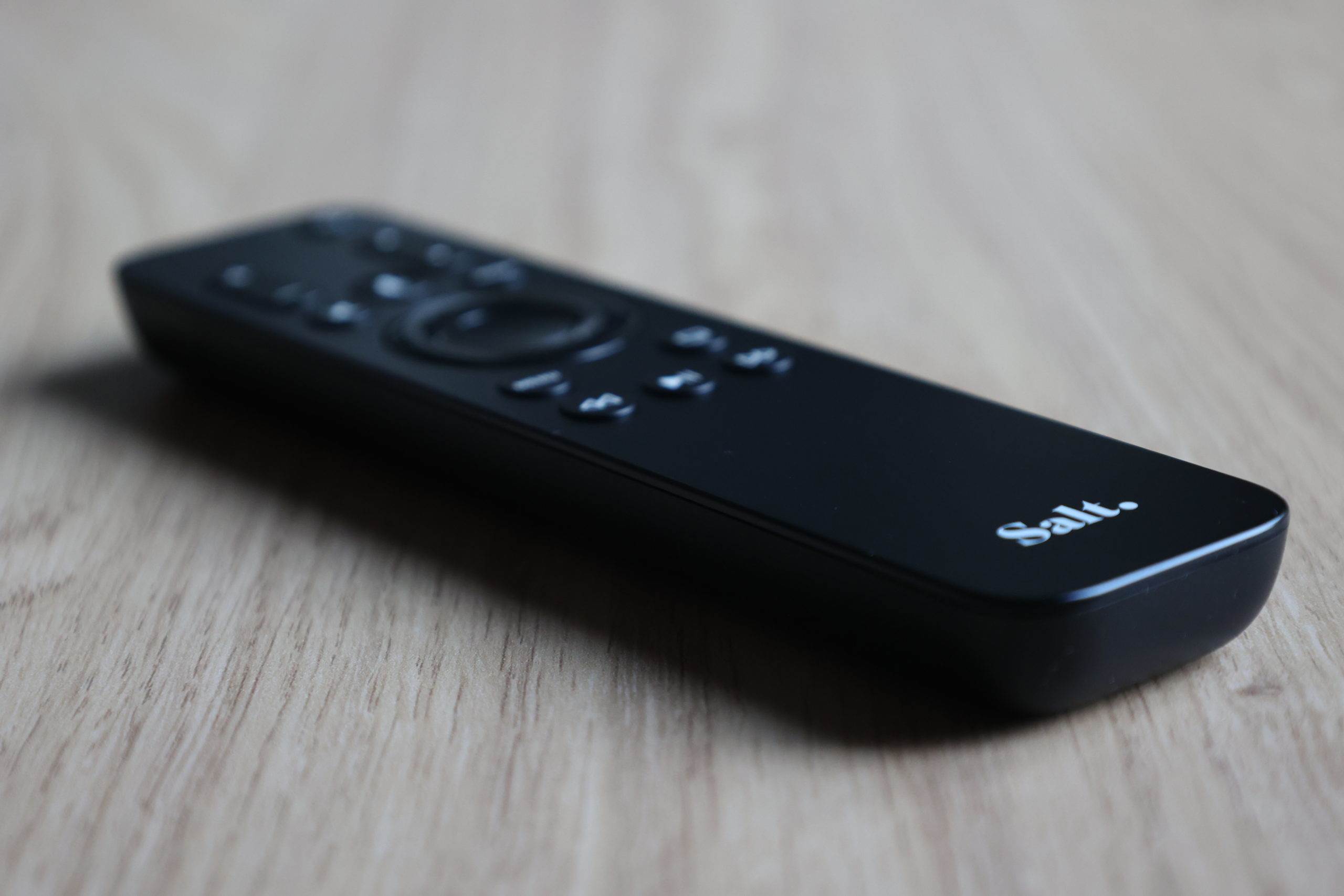 Salt relance sa TV avec une télécommande, qui remplace celle d’Apple!