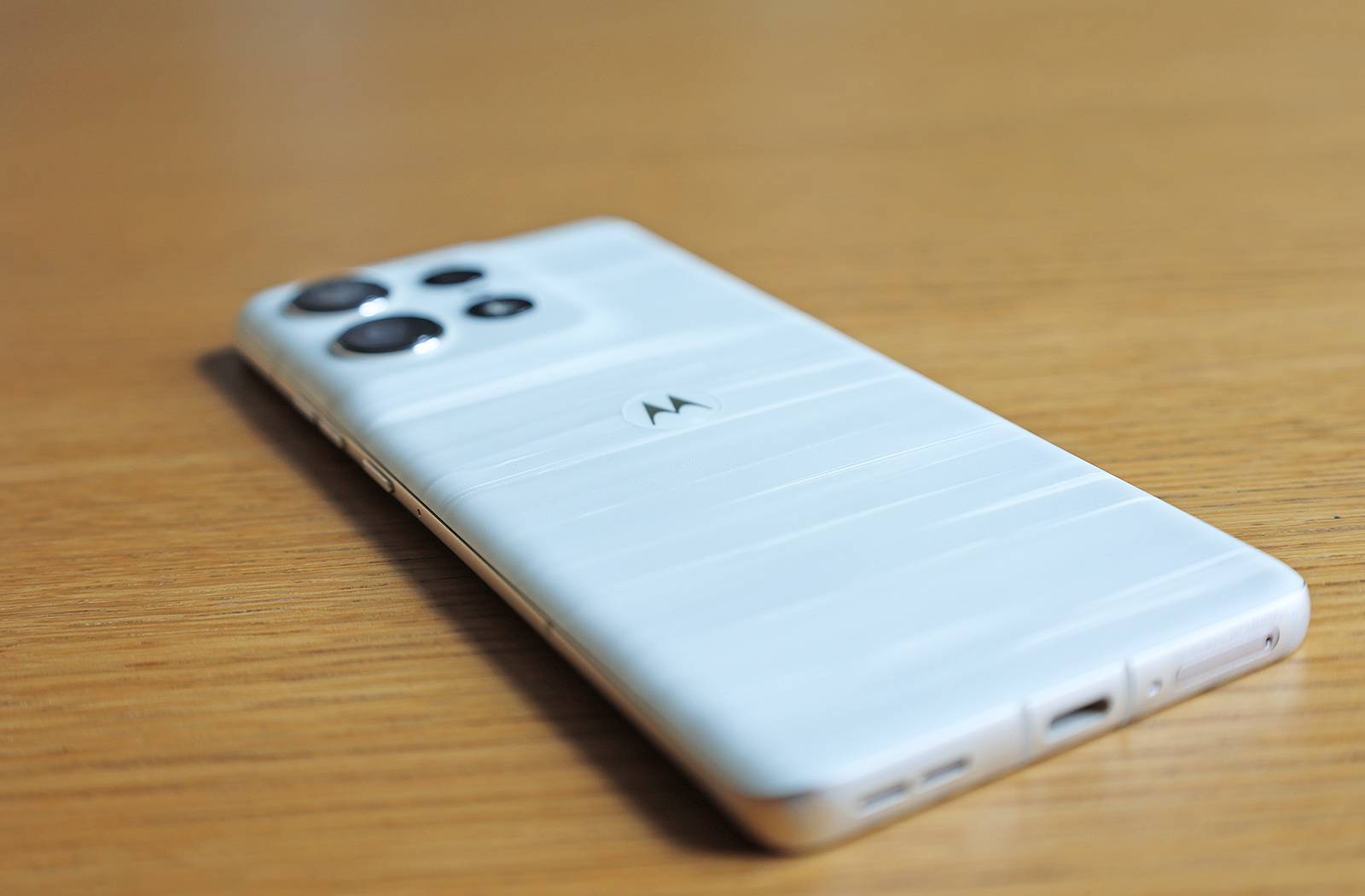 Prise en main et premières impressions du Moto 50 Edge Pro